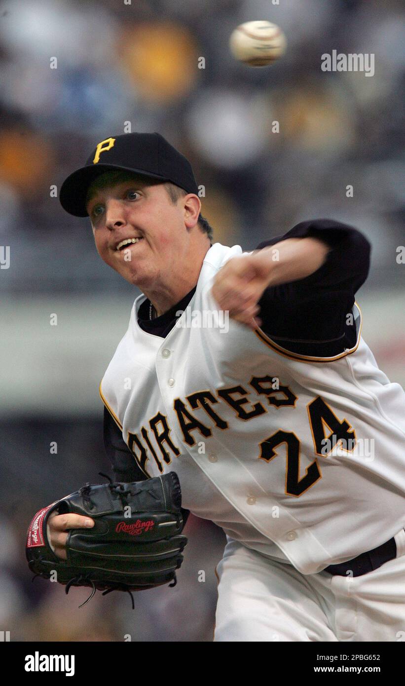 Pittsburgh Pirates starting pitcher Tom Gorzelanny pitches to Arizona ...