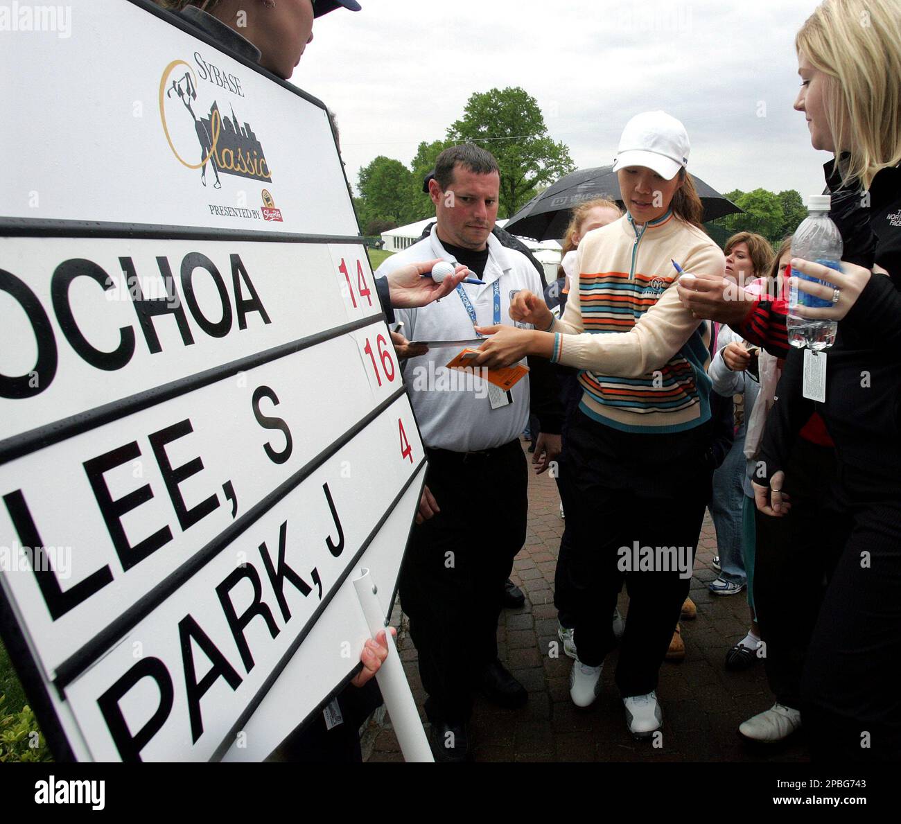 Leader Sarah Lee, of South Korea,center, signs autographs as she leaves ...