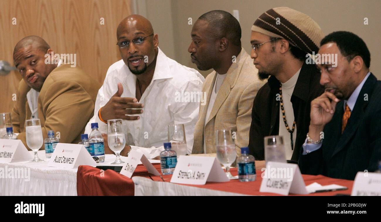 ** FILE ** Miami Heat basketball player Alonzo Mourning, second from ...