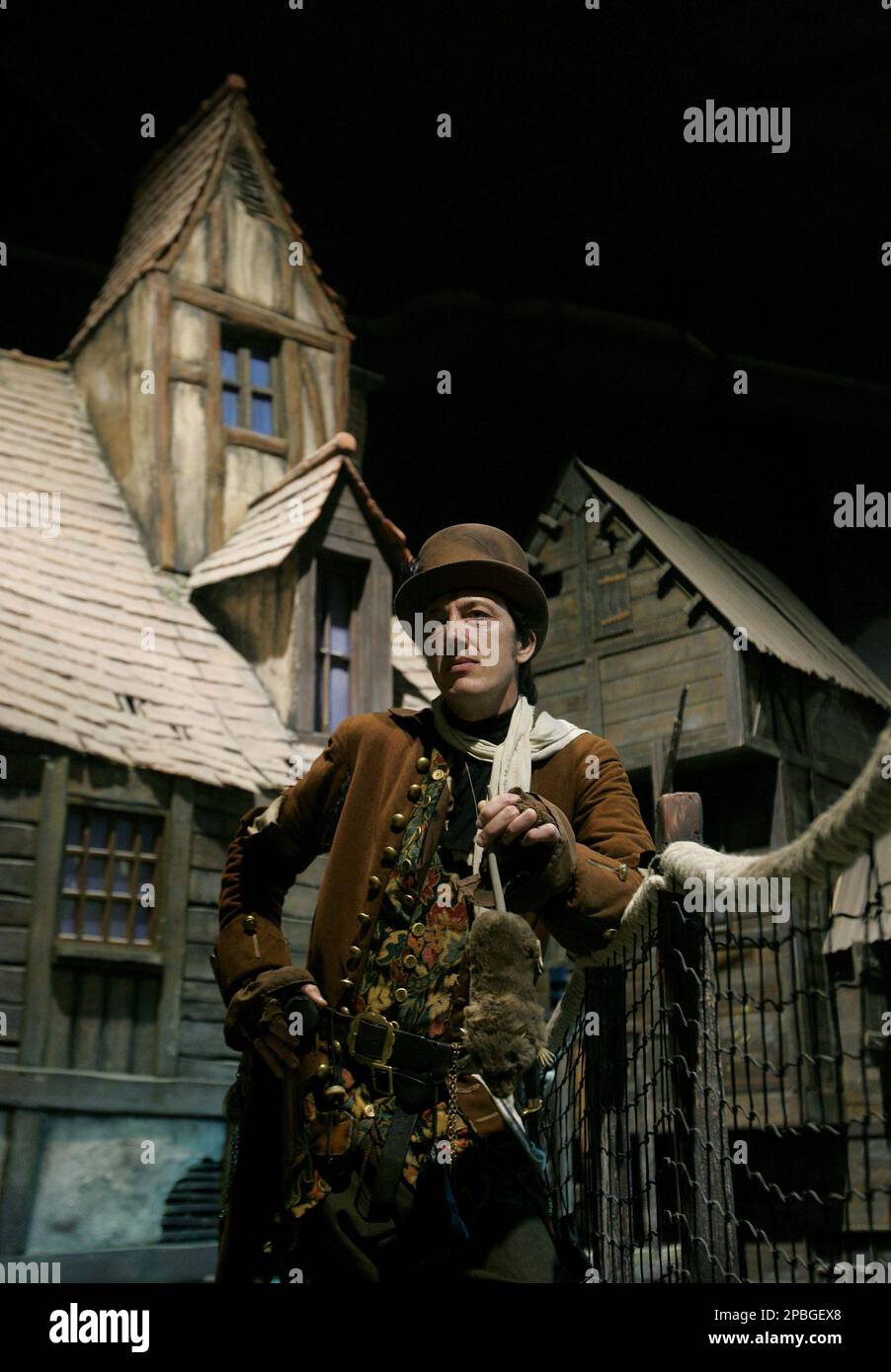 ** TO GO WITH DICKENS PARQUE DE DIVERSIONES ** Eddie Sampson in the ...