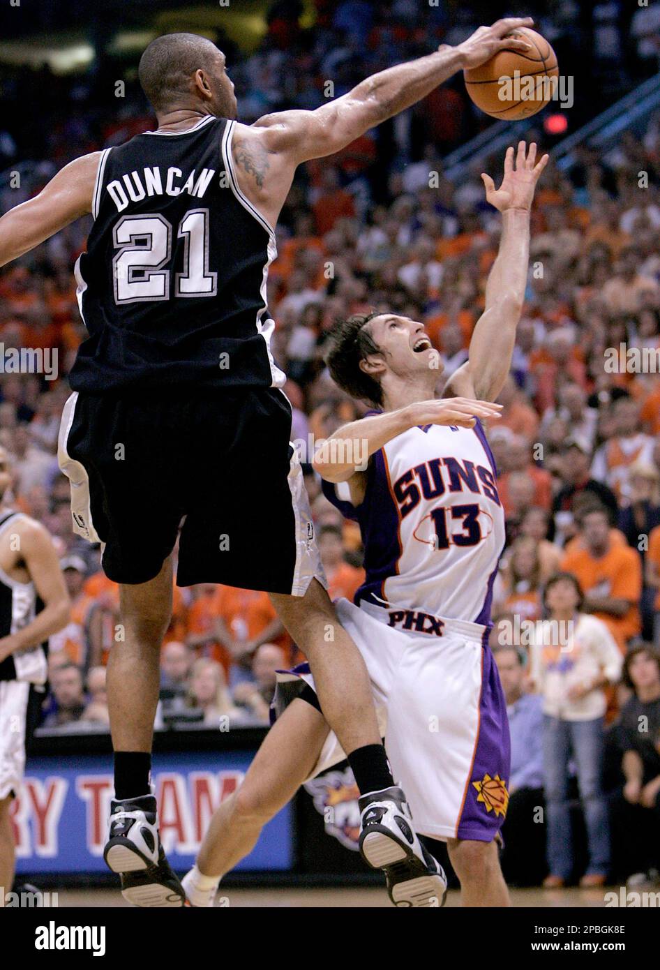 San Antonio Spurs' Tim Duncan (21) blocks Phoenix Suns Steve Nash ...