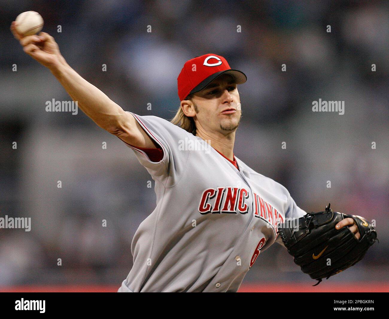 Cincinnati Reds' Bronson Arroyo delivers a pitch against the San Diego ...