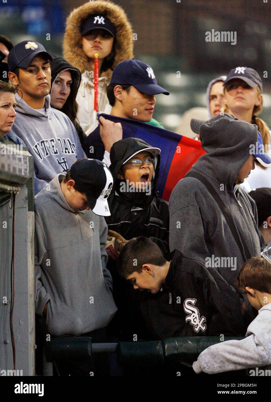 Chicago White Sox and New York Yankees fans wait during a rain delay ...