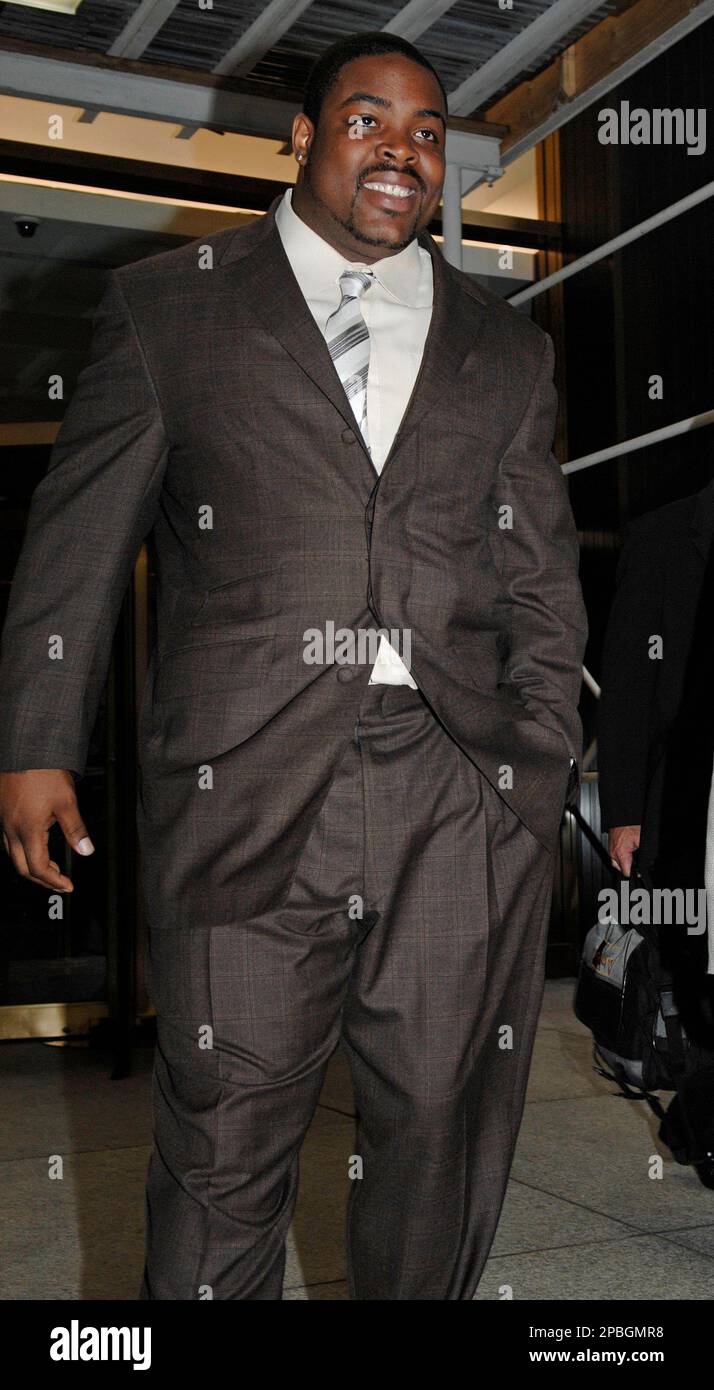 Chicago Bears defensive tackle Tank Johnson leaves a midtown office ...