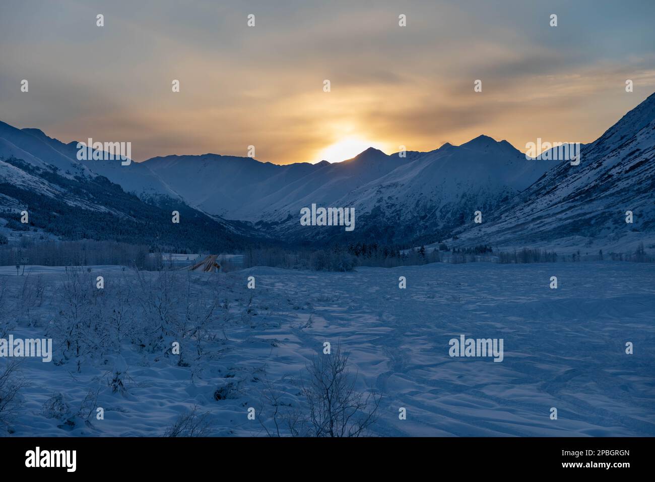 Alaskan mountain range hi-res stock photography and images - Alamy
