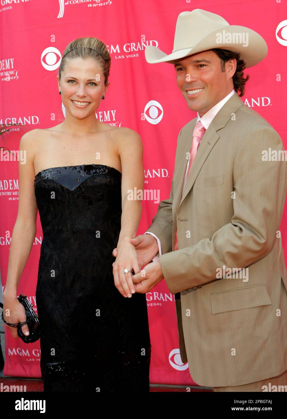 Country artist Clay Walker shows off girlfriend Jessica Craig's ...