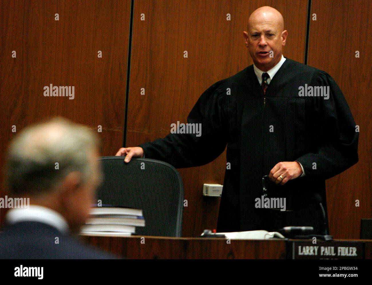 Judge Larry Fidler enters the courtroom for Phil Spector's murder trial ...