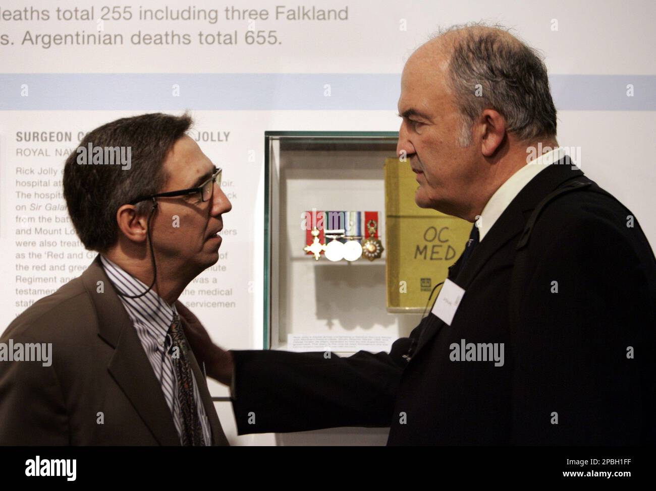 Falklands war veterans, Argentinian former naval officer Diego Garcia ...