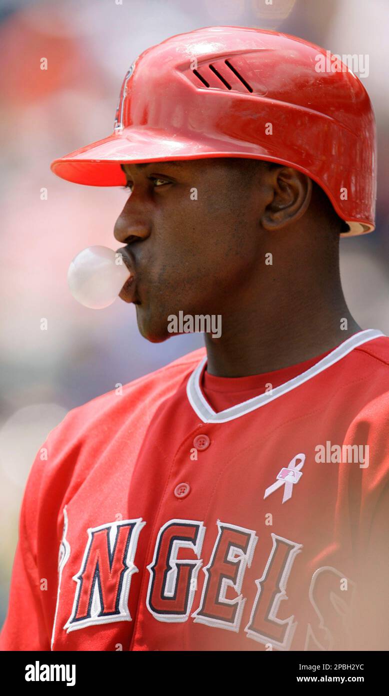 Los Angeles Angels' Gary Matthews Jr. blows a bubble in the on deck ...