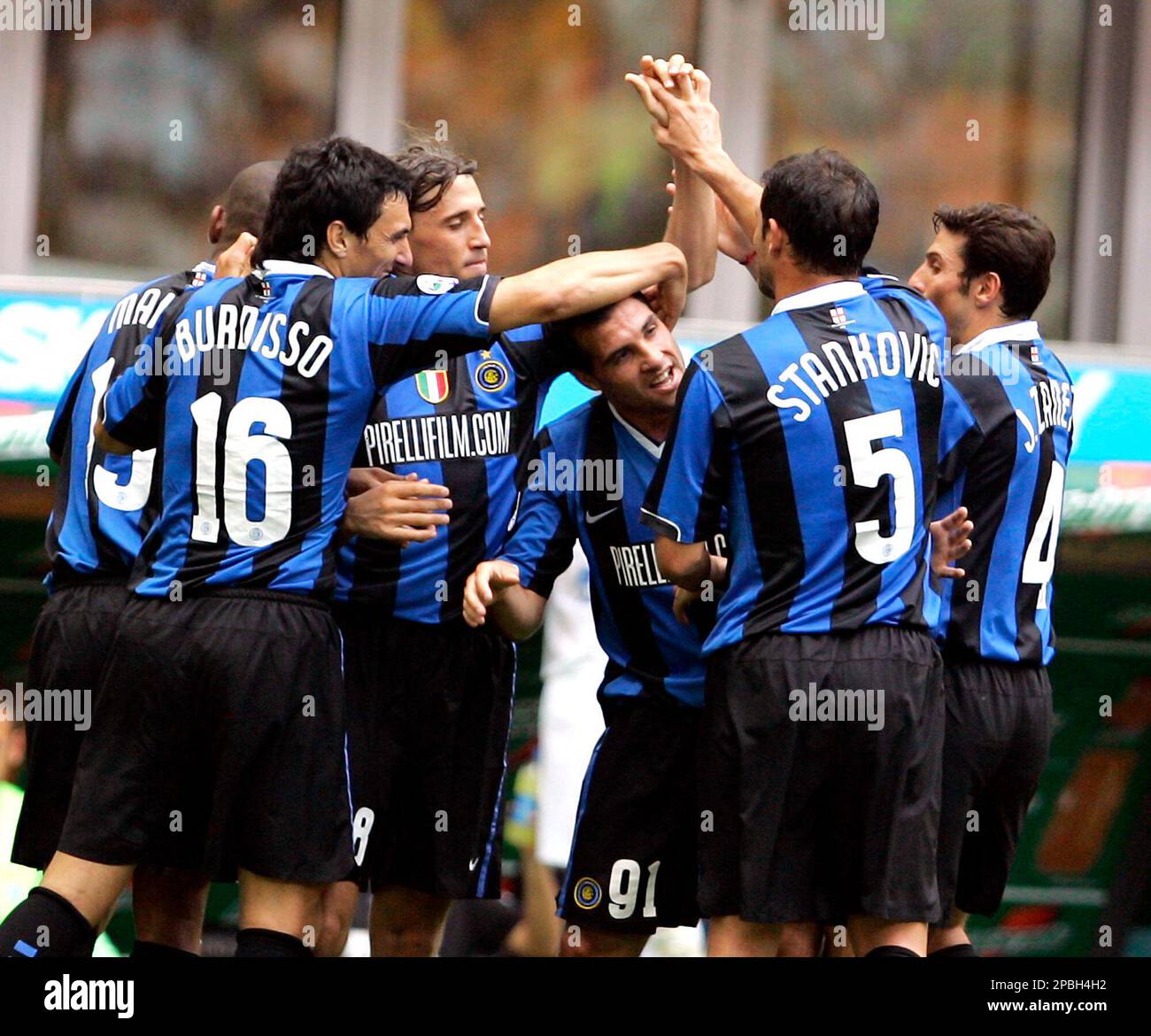 Inter Milan forward Hernan Crespo, third from left, of Argentina ...