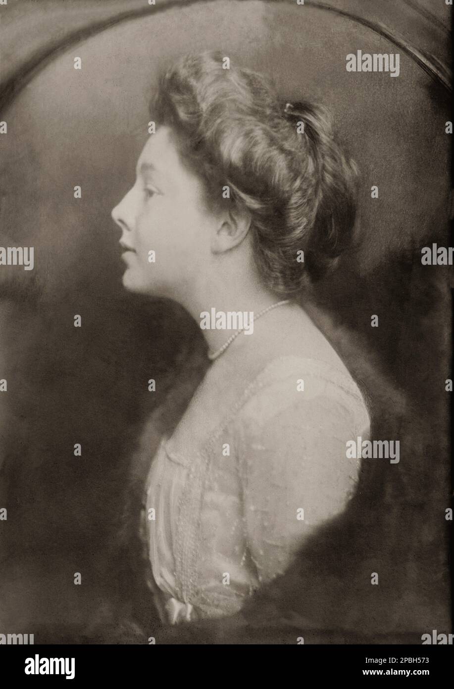 1914 ca : Princesse FANNY LOBKOVITZ . The Lobkovitz is one of the ...