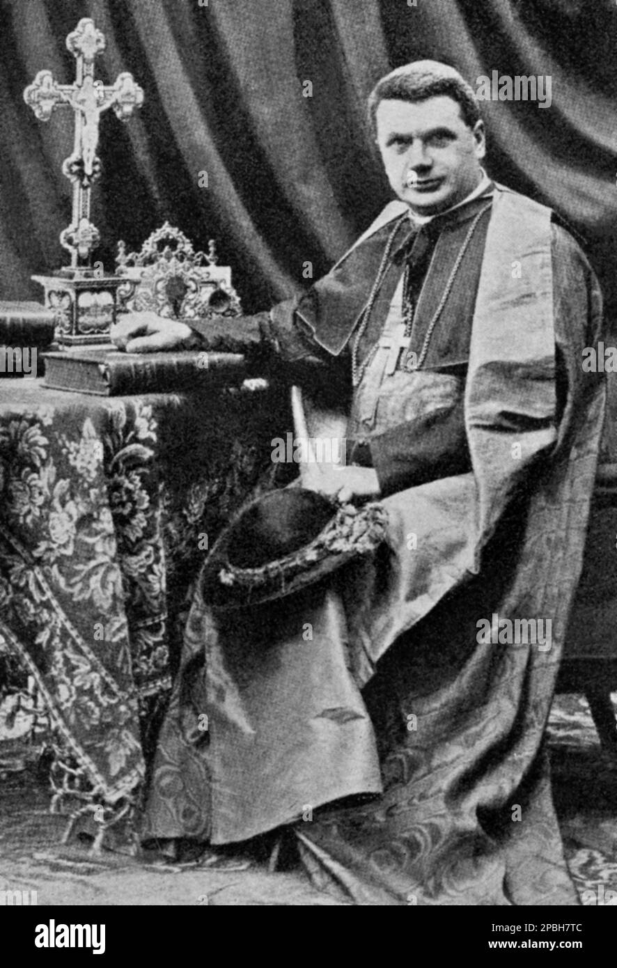 1914 ca : The italian astronomer and prealate Cardinal PIETRO MAFFI ...