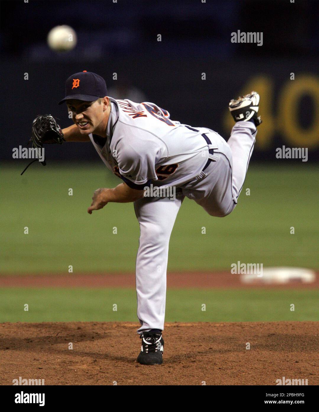 Detroit Tigers starting pitcher Mike Maroth throws to Minnesota Twins ...