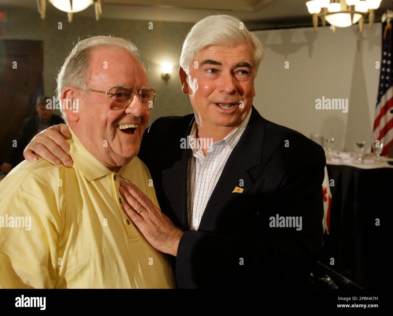 Democratic presidential hopeful Sen. Chris Dodd, D-Conn., right, speaks ...