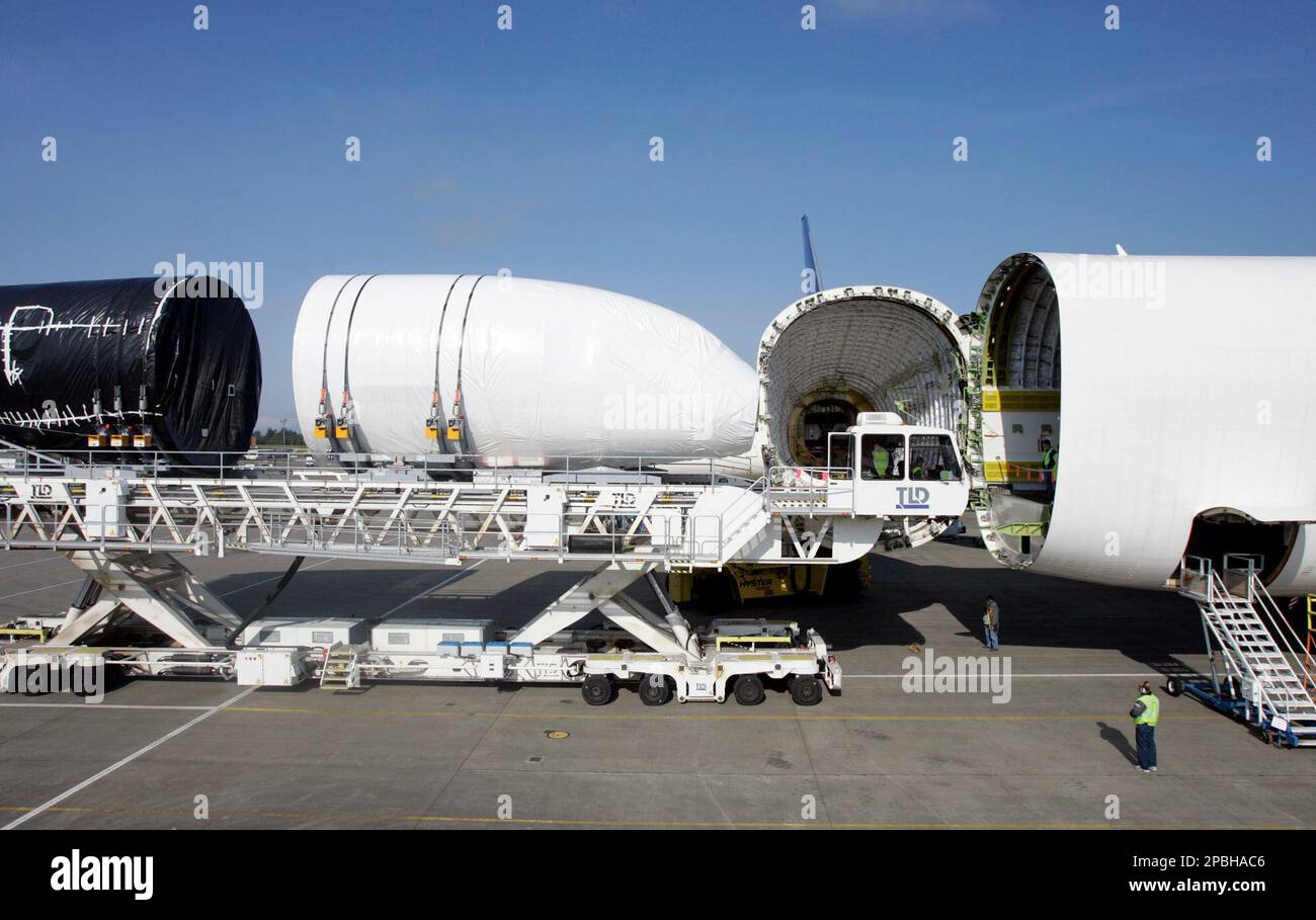 Front and rear fuselage sections of the first Boeing 787 are delivered ...