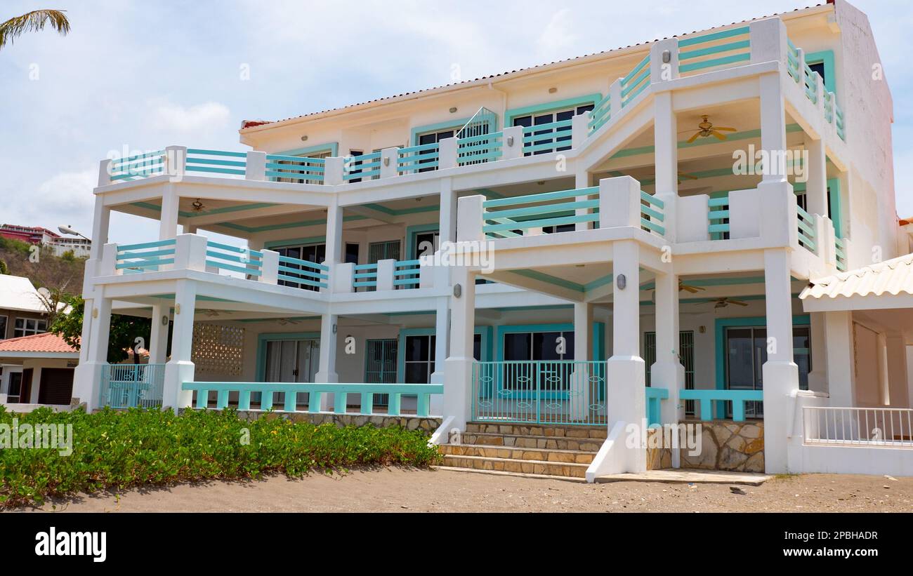 villa house outdoor. villa house outside. nice looking villa house ...