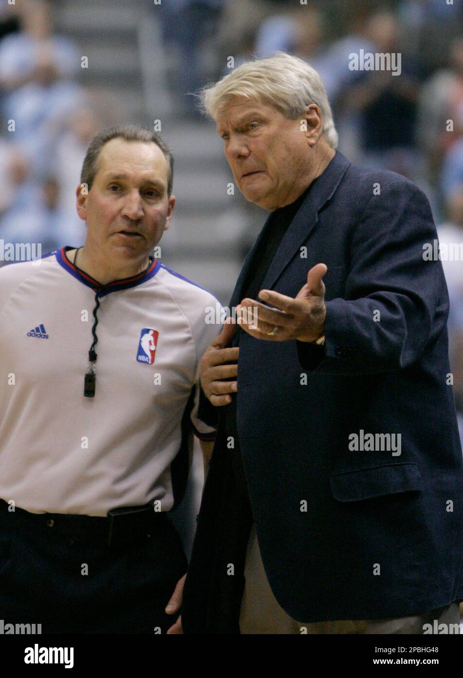 Golden State Warriors head coach Don Nelson, right, talks with referee ...