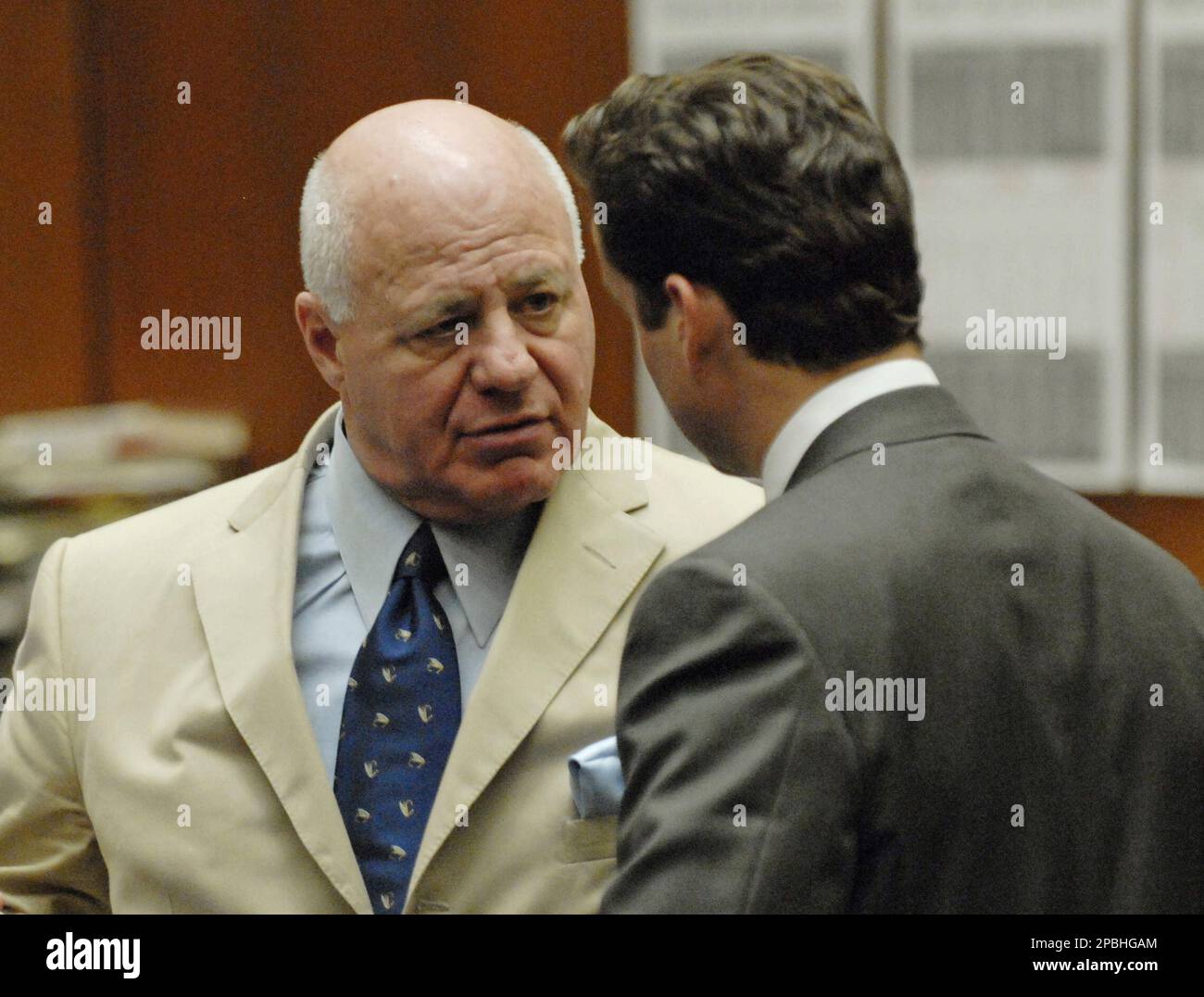Defense attorney Bruce Cutler, left, discusses a witness with Deputy ...