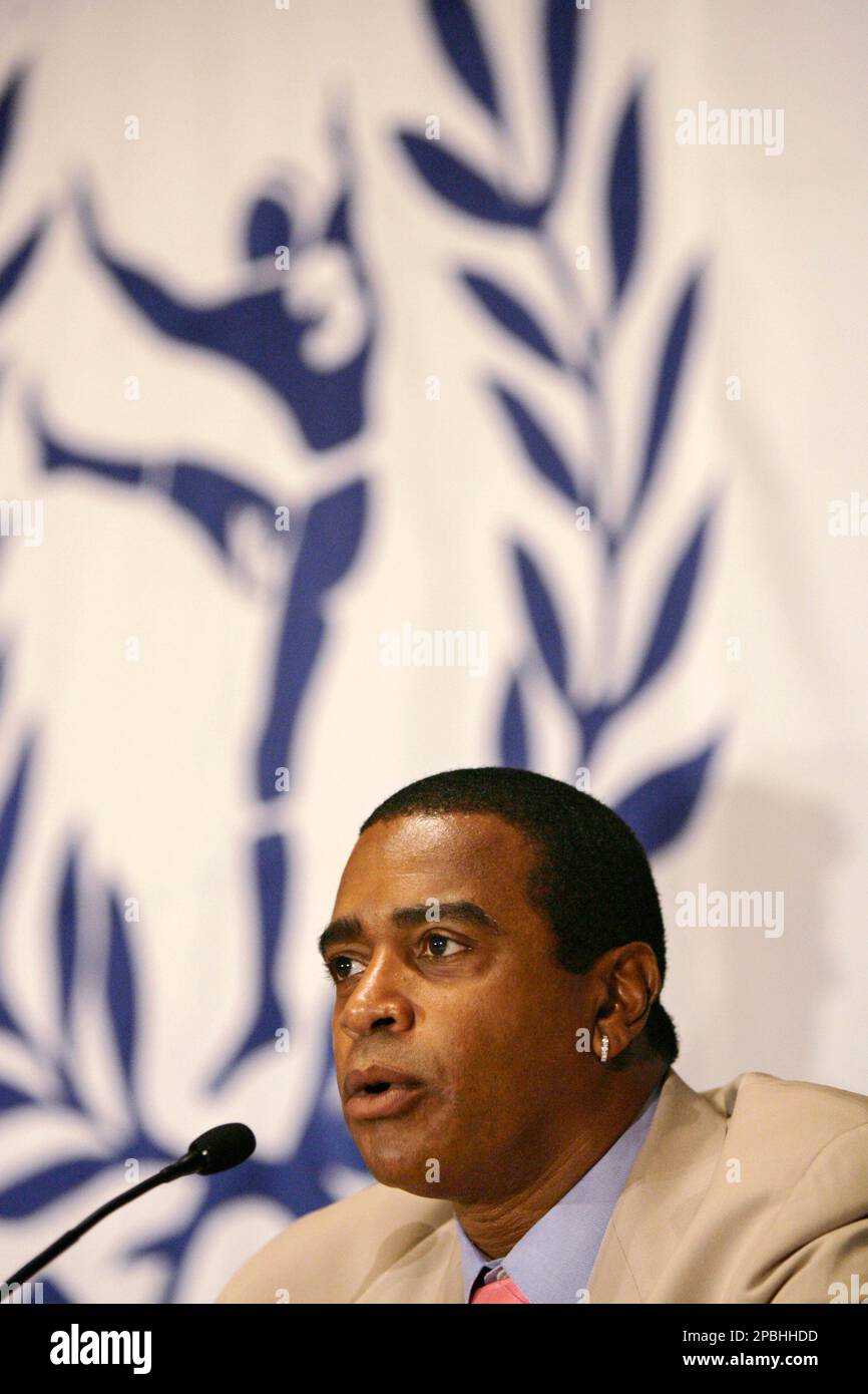 Ahmad Rashad, a running back and wide receiver for Oregon from 1969-71 ...