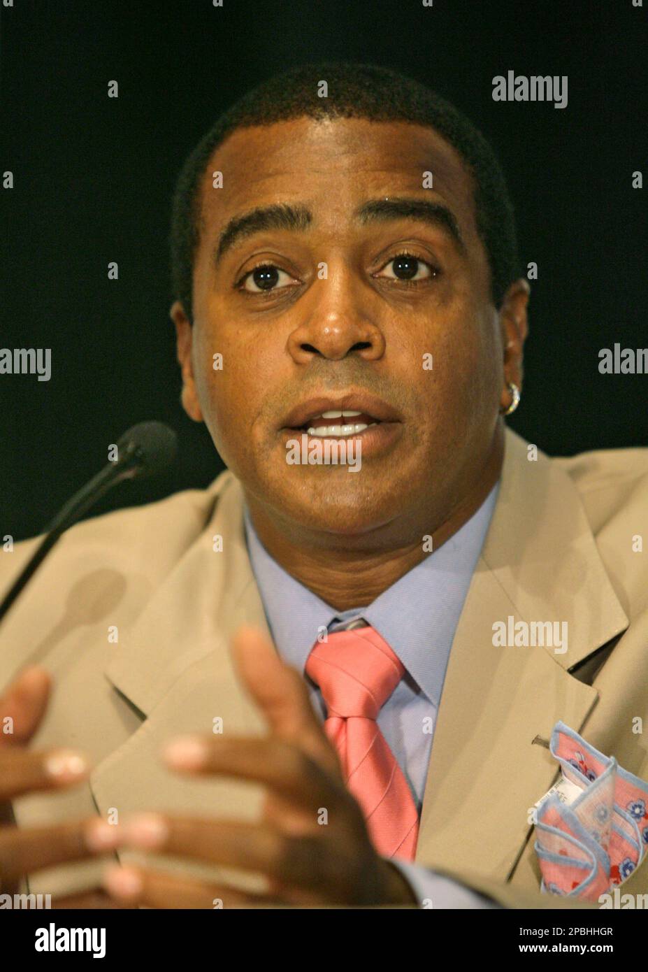 Ahmad Rashad, a running back and wide receiver for Oregon from 1969-71 ...