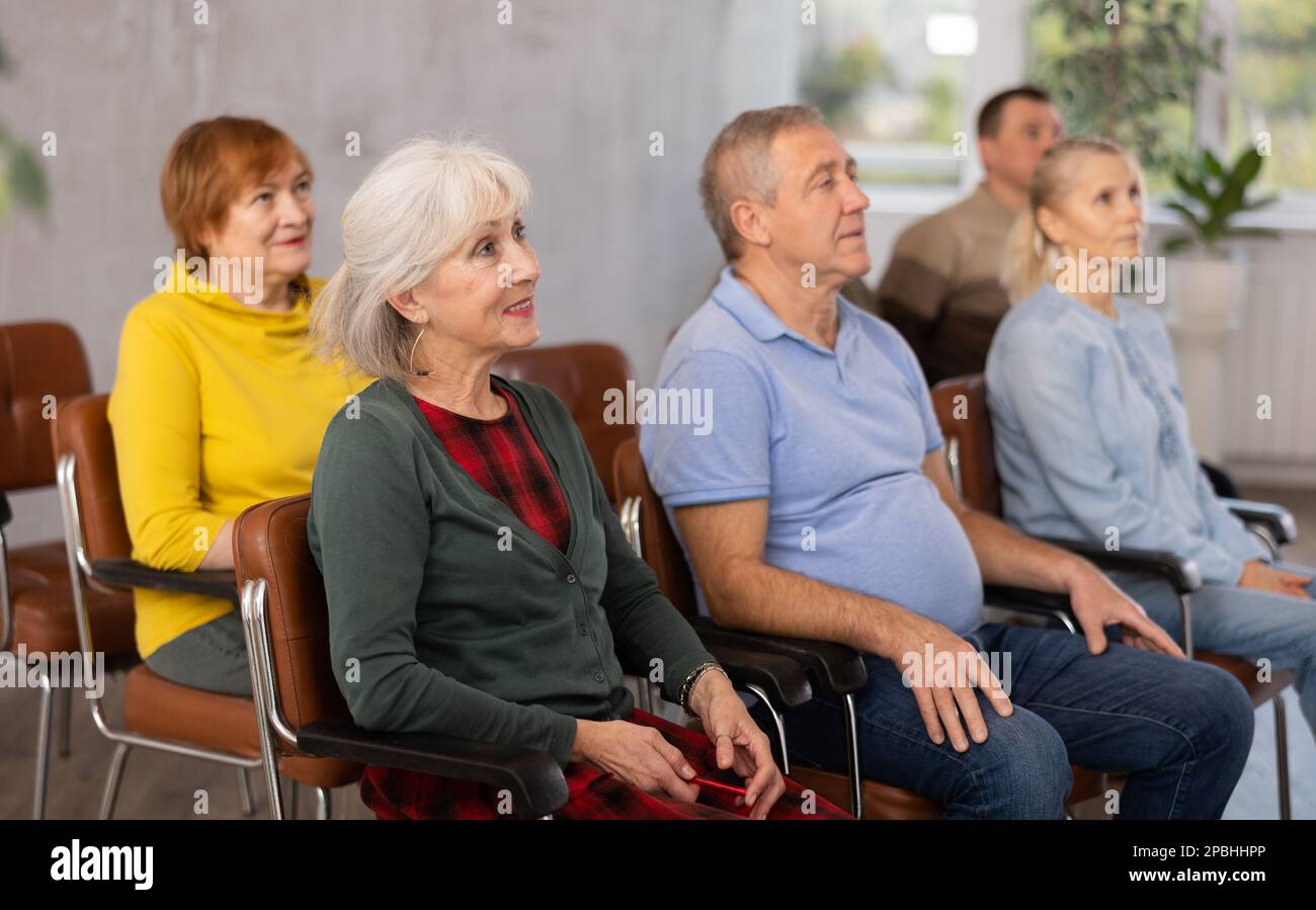 Elderly people study in classroom on refresher courses Stock Photo - Alamy