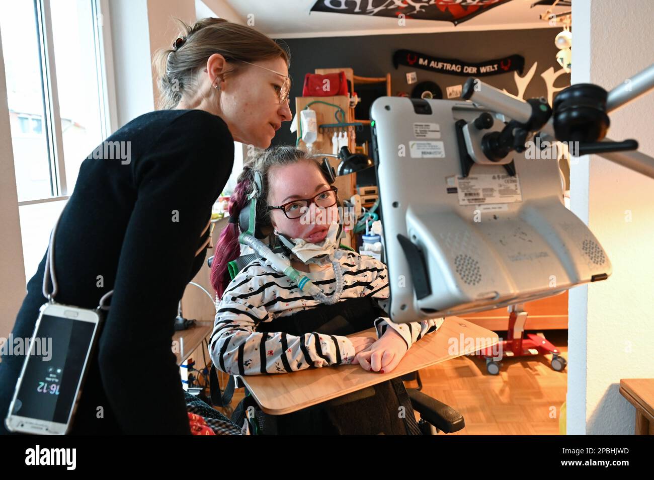 Kassel, Germany. 08th Mar, 2023. Anna-Lena communicates with her mother ...