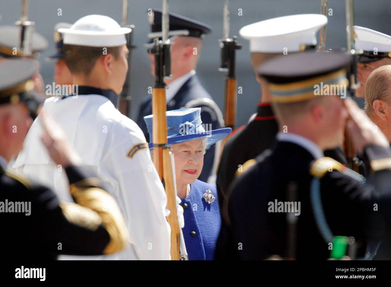Queen Elizabeth II, tour's the World War II National Memorial, Tuesday ...