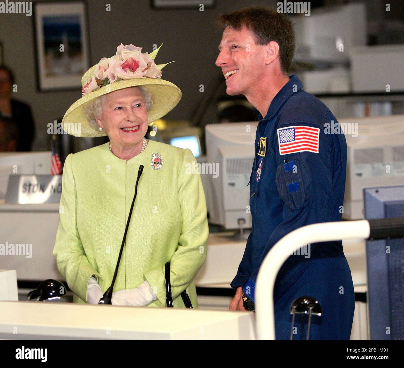 Britain's Queen Elizabeth II and NASA astronaut Mike Foale talk to ...