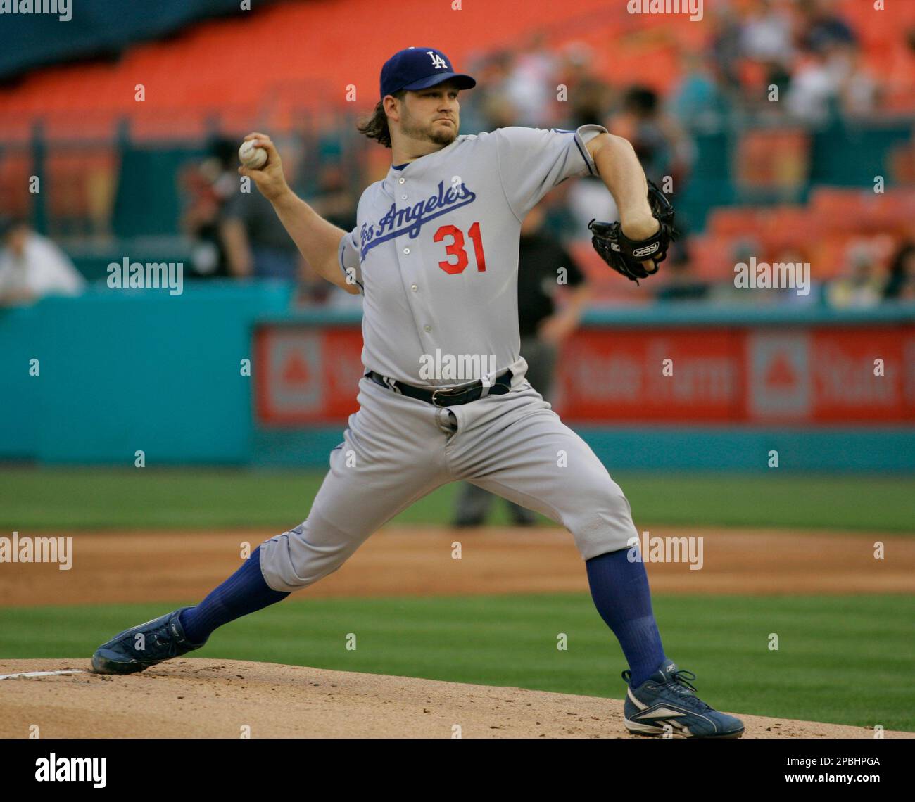 Los Angeles Dodgers pitcher Brad Penny delivers during the first inning ...