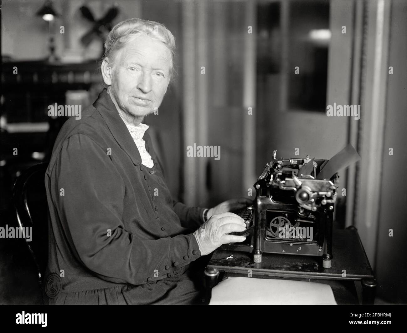 1925 , 16 december , Washington , USA : Alice Mary Robertson ( 1854 ...