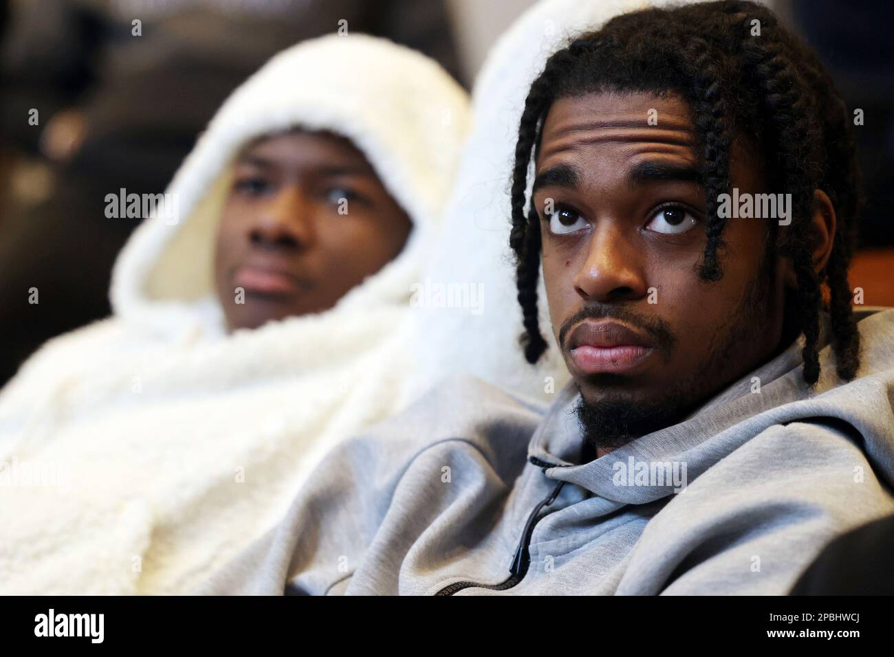 Kentucky's Antonio Reeves, right, and Adou Thiero sit at head coach ...