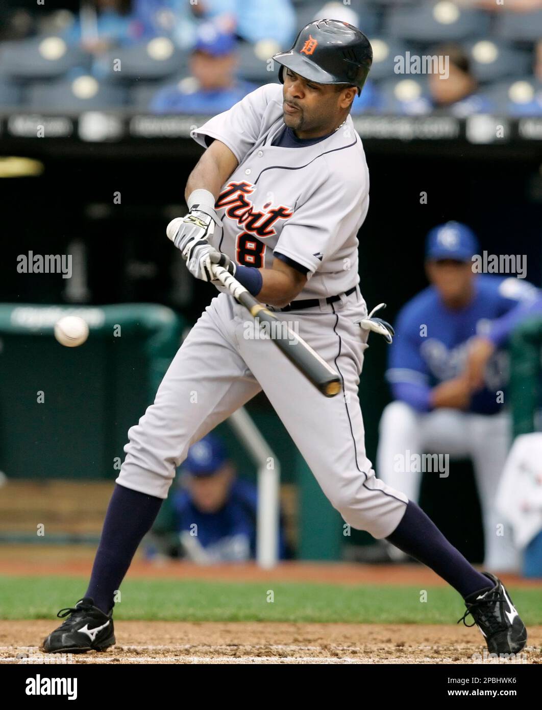 Detroit Tigers' Neifi Perez connects for a run-scoring double in the ...