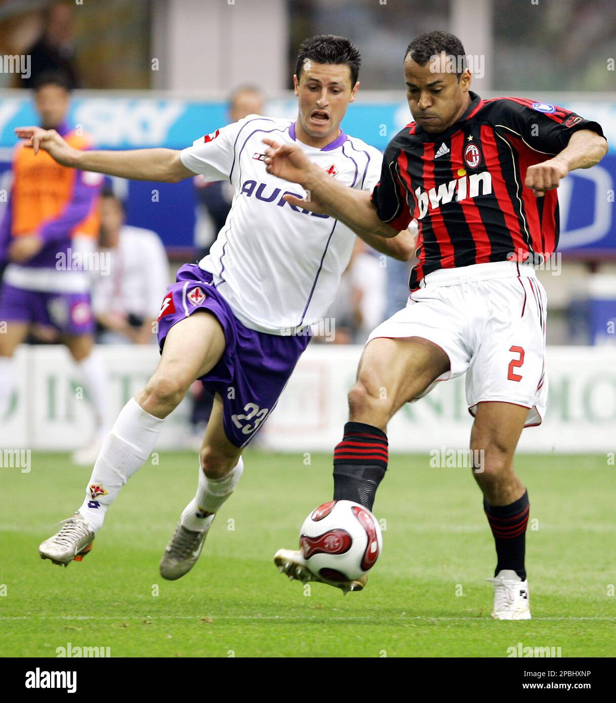AC Milan Brazilian defender Cafu', right, and Fiorentina defender ...