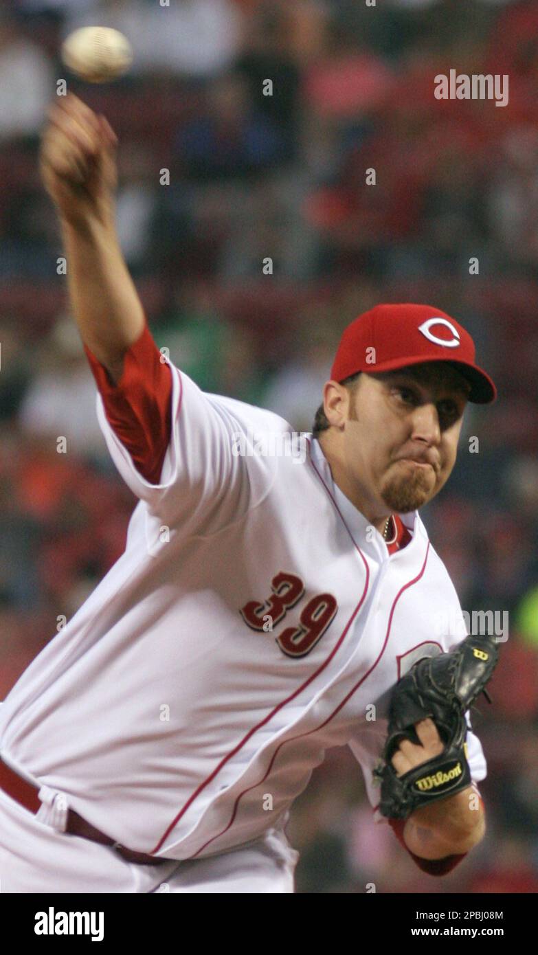 Cincinnati Reds pitcher Aaron Harang releases a pitch against the ...