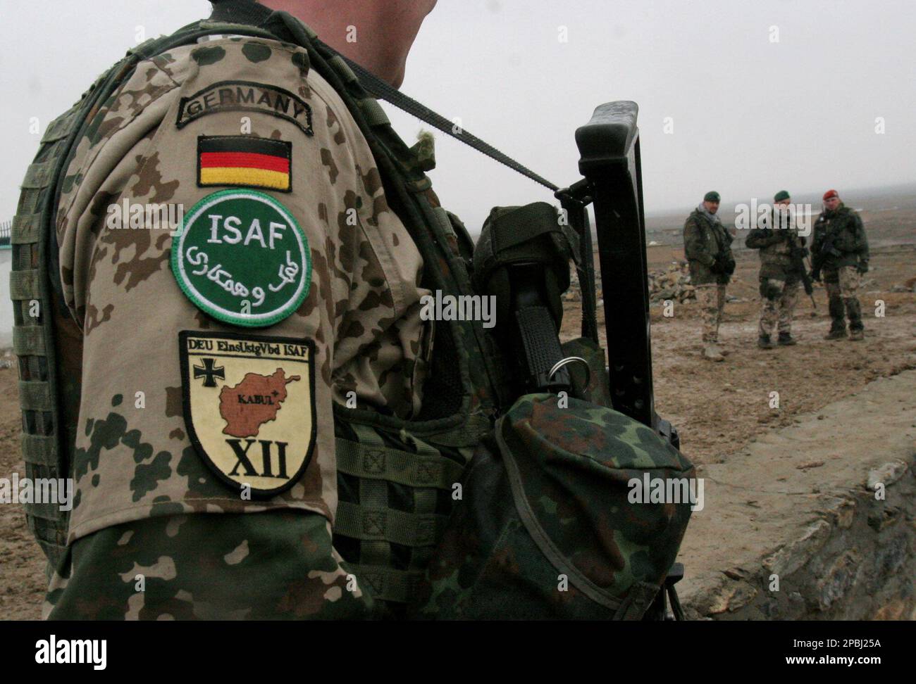 ** ARCHIV ** Ein deutscher ISAF Soldat steht am 20. Februar 2007 in ...