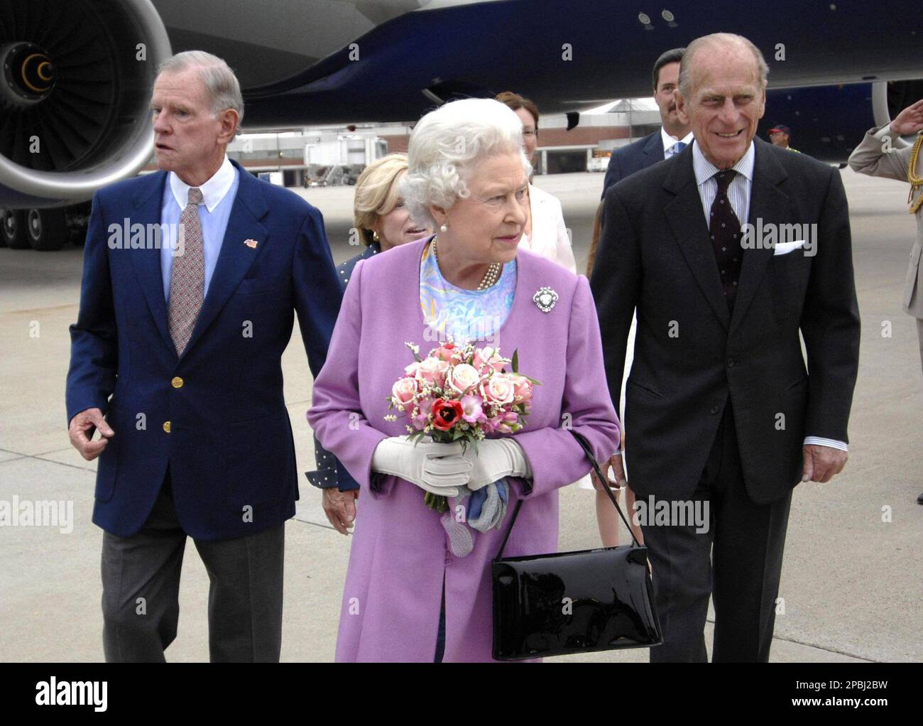 Britain's Queen Elizabeth II and the Duke of Edinburgh, right, arrive ...
