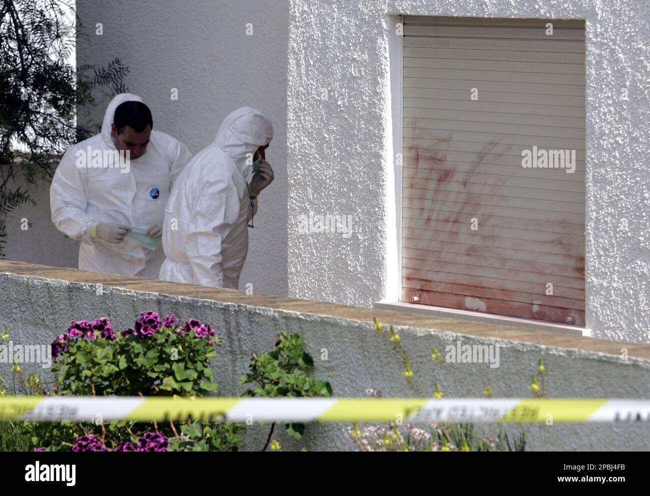 Police investigators enter the apartment from where 3-year-old British ...