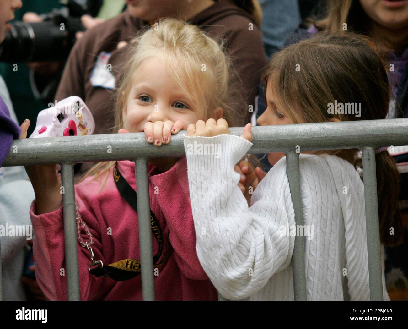 Cailey Eisman, 5, left, and her friend Madison Choate, 6, both of ...