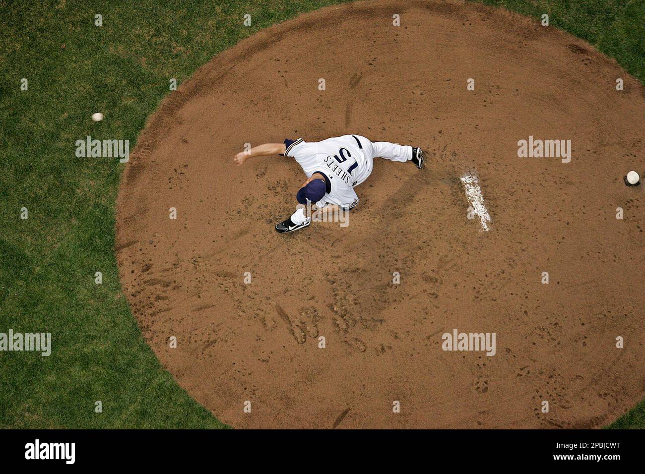 Milwaukee Brewers' pitcher Ben Sheets delivers a pitch against the St ...