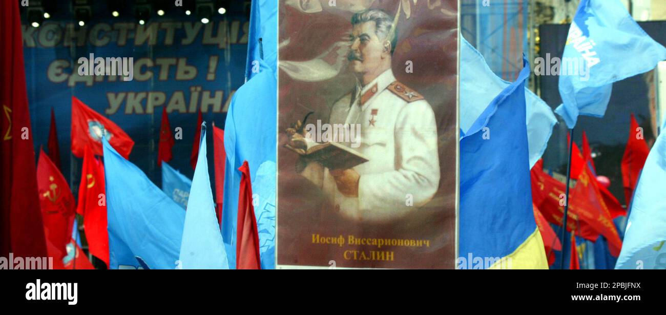 Supporters of the Communist Party and Ukrainian Prime Minister Viktor ...