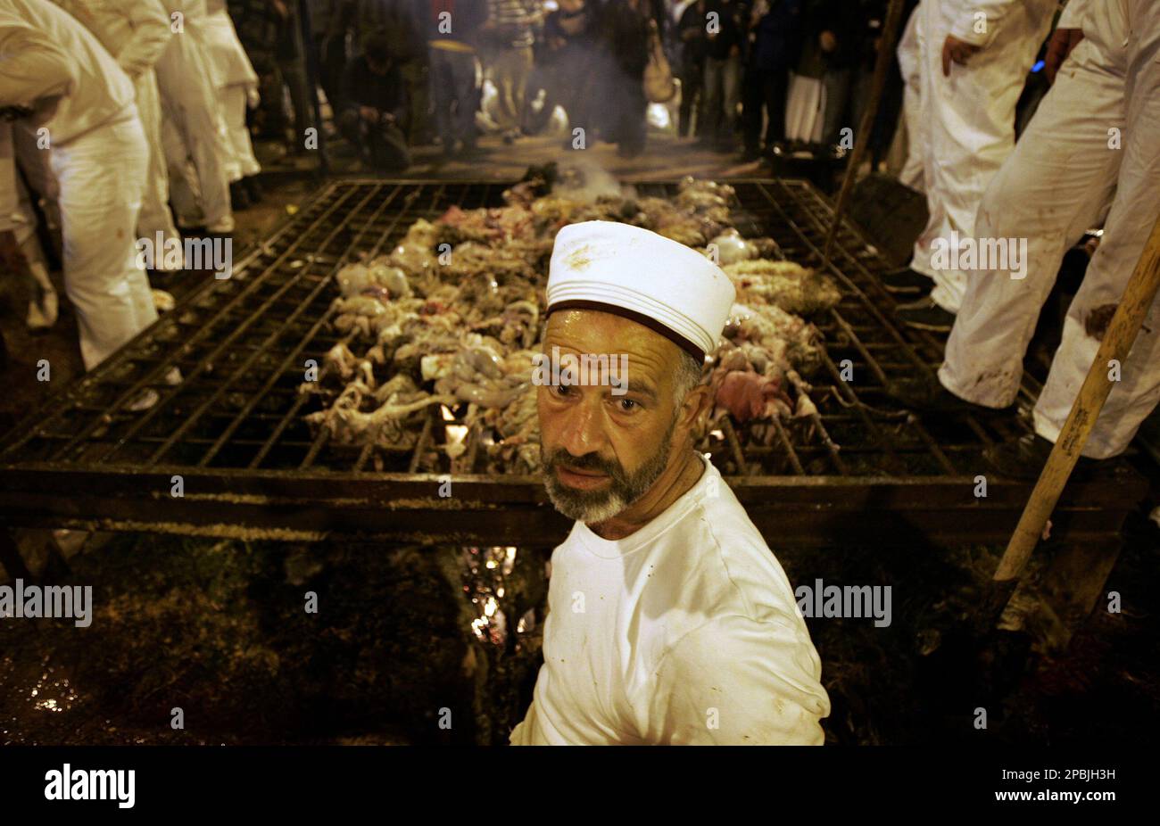 Samaritans priest burn the entrails of sheep during the ritual of ...
