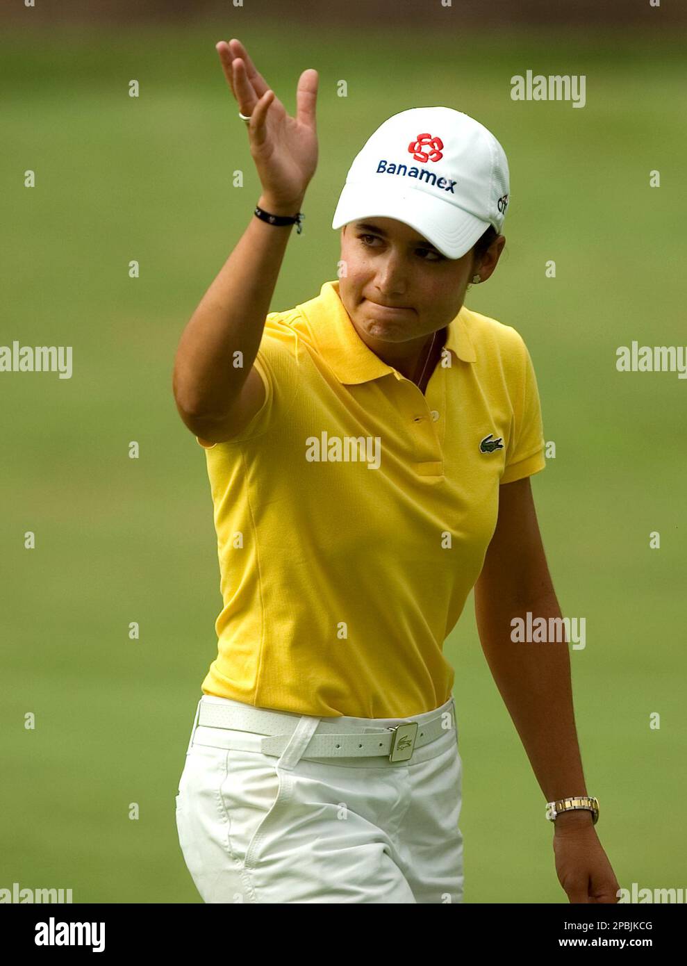 Mexico's Lorena Ochoa waves to supporters during the LPGA Corona Championship final round in ...