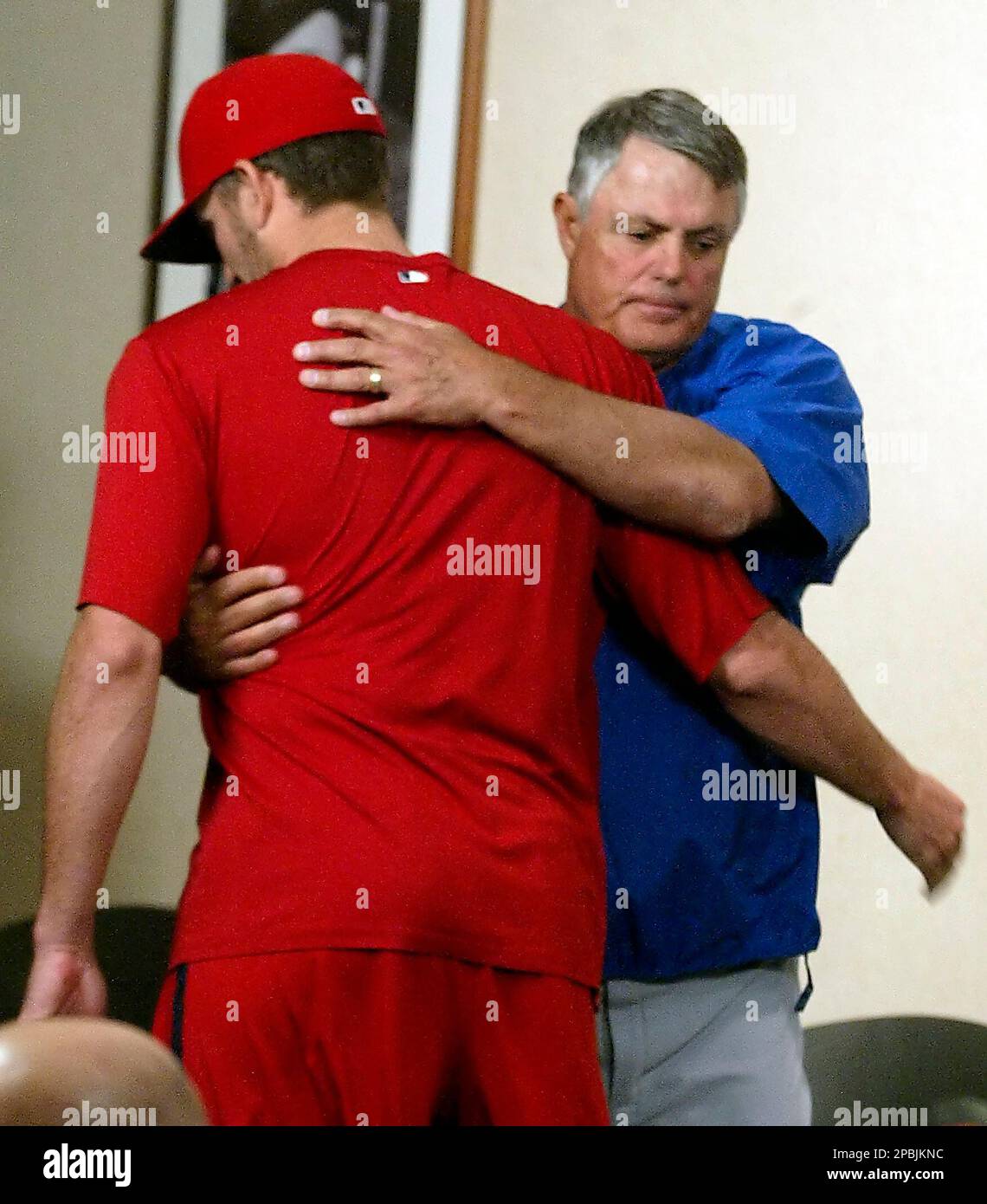 St. Louis Cardinals pitcher Braden Looper gets a hug from Chicago Cubs ...