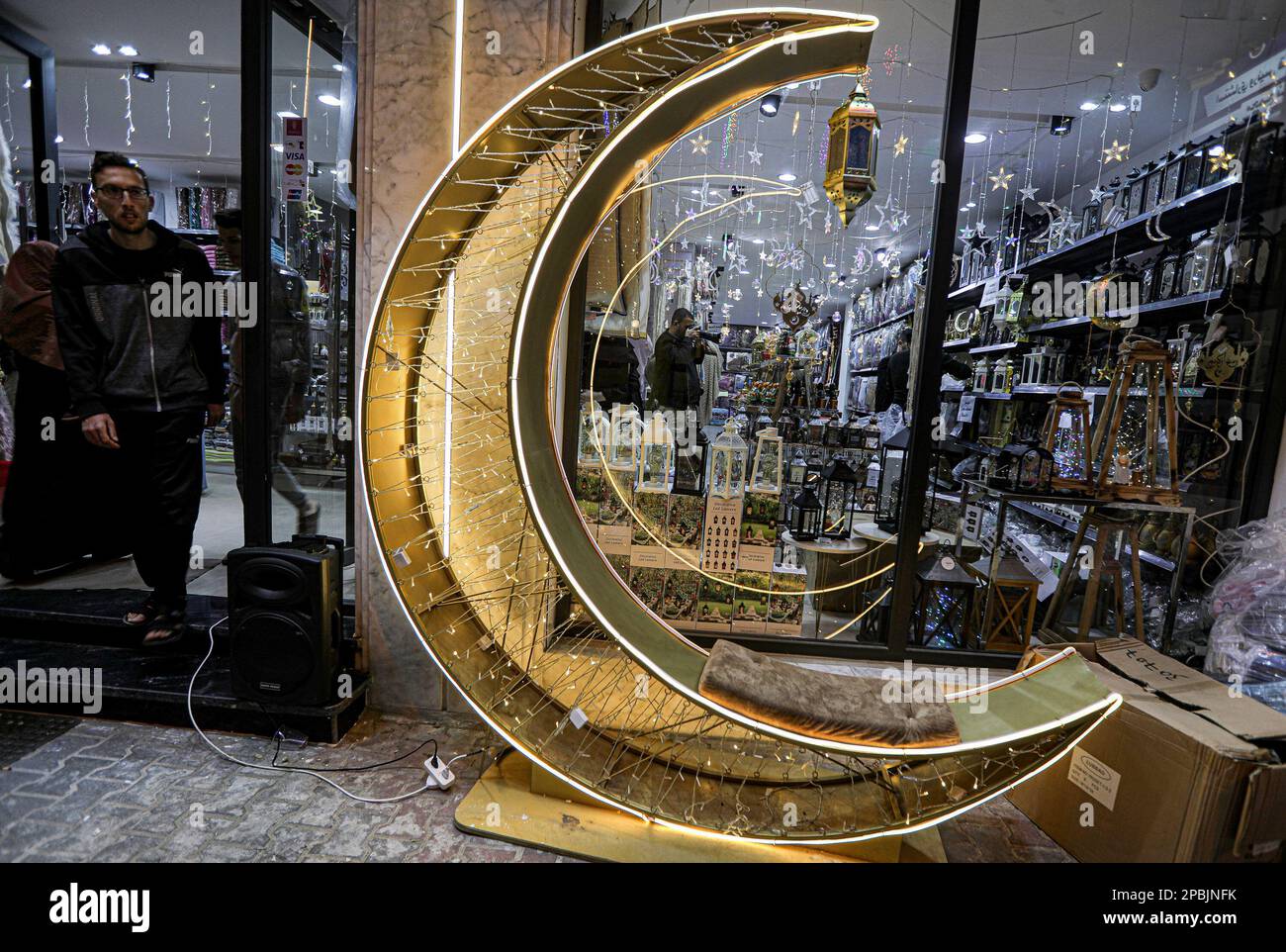 Palestinian model hi-res stock photography and images - Alamy