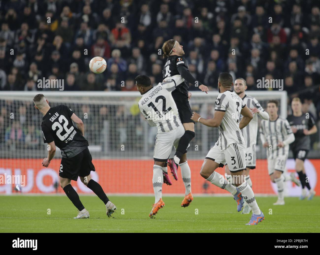 Lucas Holer of SC Freiburg and Alex Sandro of Juventus during the Uefa ...