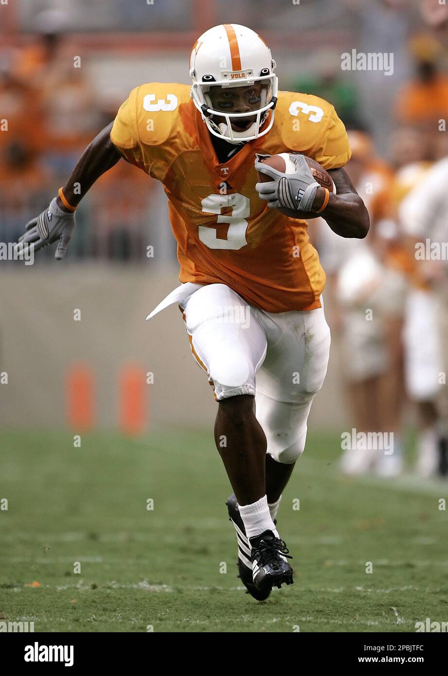 ** FILE ** Tennessee wide receiver Robert Meachem runs for a touchdown ...