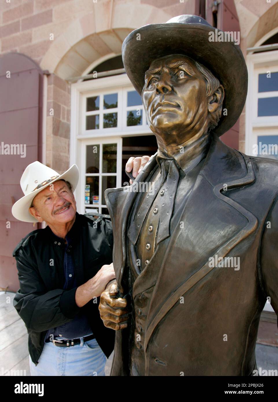 ** ADVANCE FOR MONDAY, APRIL 30 ** Artist Jerry Anderson poses with his ...