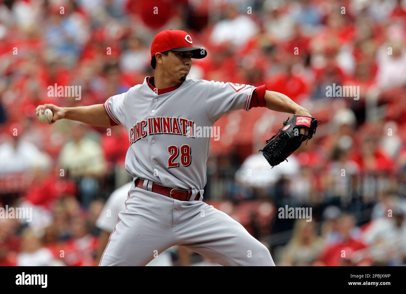 Cincinnati Reds pitcher Kyle Lohse works during a baseball game against ...