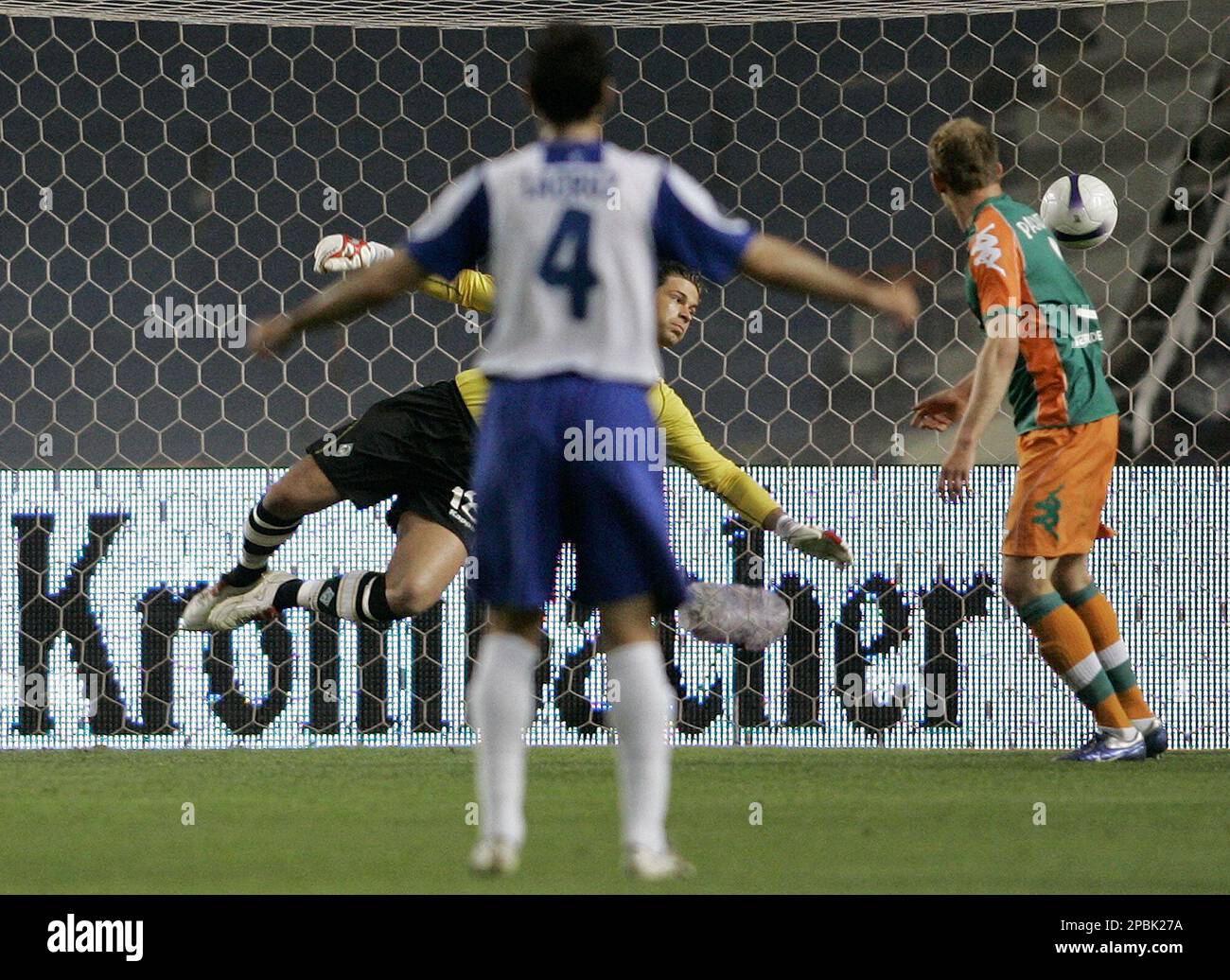 Werder Bremen goal keeper Tim Wiese, left, fails to save Espanyol ...