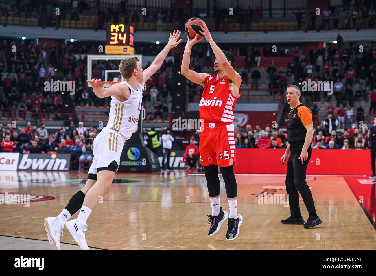 5 GIANNOULIS LARENTZAKIS of Olympiacos Piraeus during the Euroleague ...